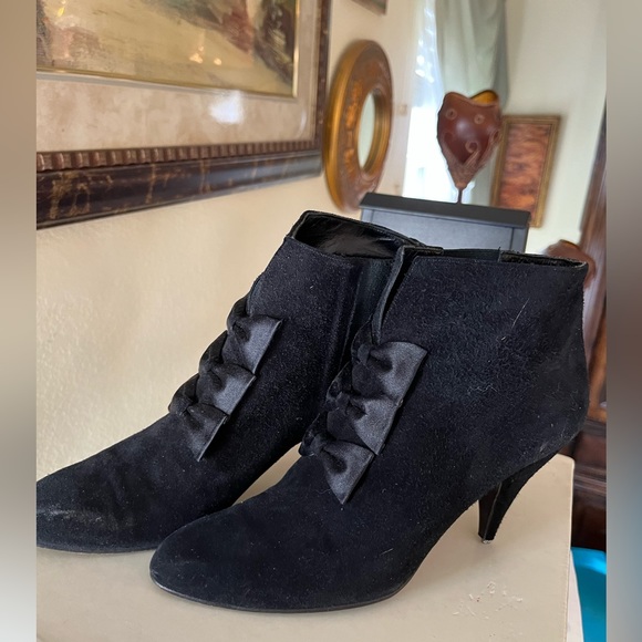 modelo | Shoes | Modelo Made In Spain Suede Bootie Need New Heel Stub ...
